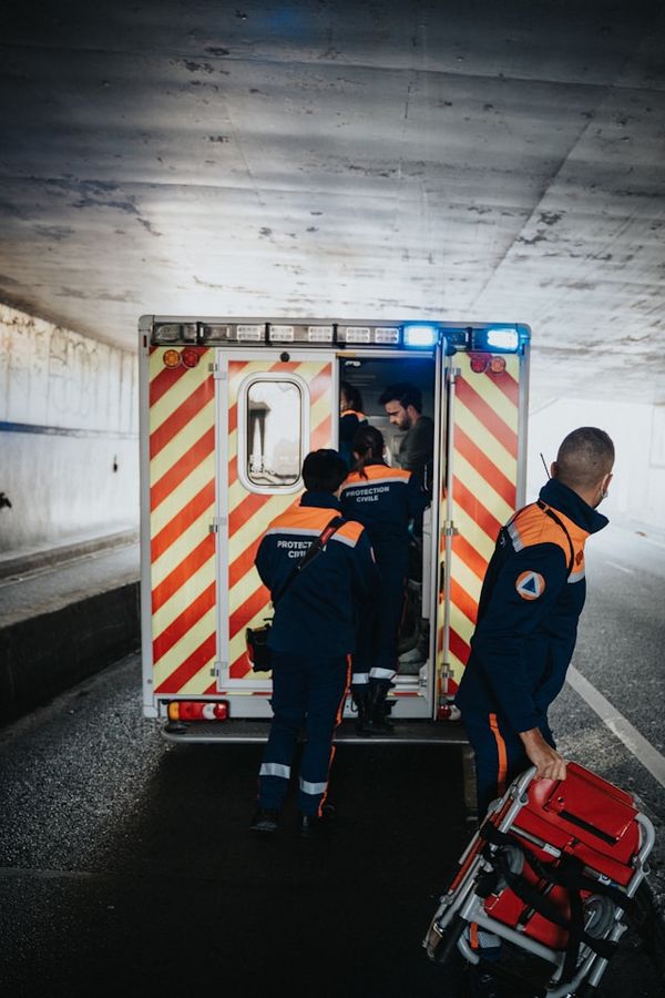 구하다, 구조하다 영어로 (Rescue, Save, Salvage 차이와 뜻)